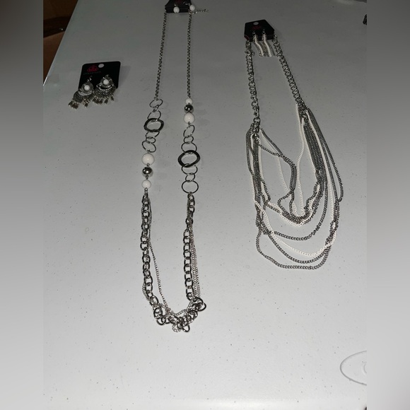 paparazzi | Jewelry | Nwt Paparazzi 5 Pc Bundle White Beaded Jewelry ...
